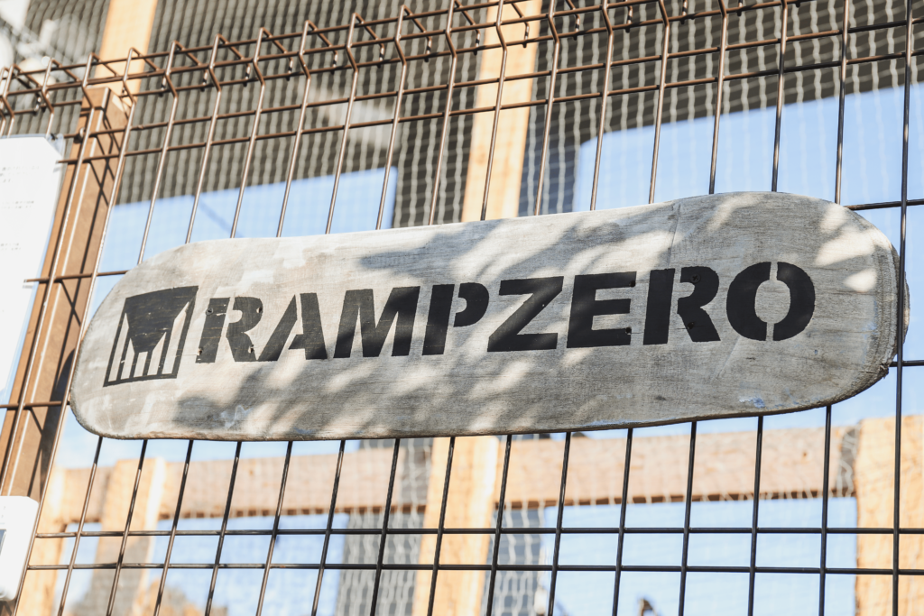 【荒川区南千住】初心者スケーターも安心！東京メトロ運営のスケートボードパーク「RAMP ZERO(ランプゼロ)」 | 荒川探訪 by ara!kawa | モノづくりの街・荒川区の地域情報サイト
